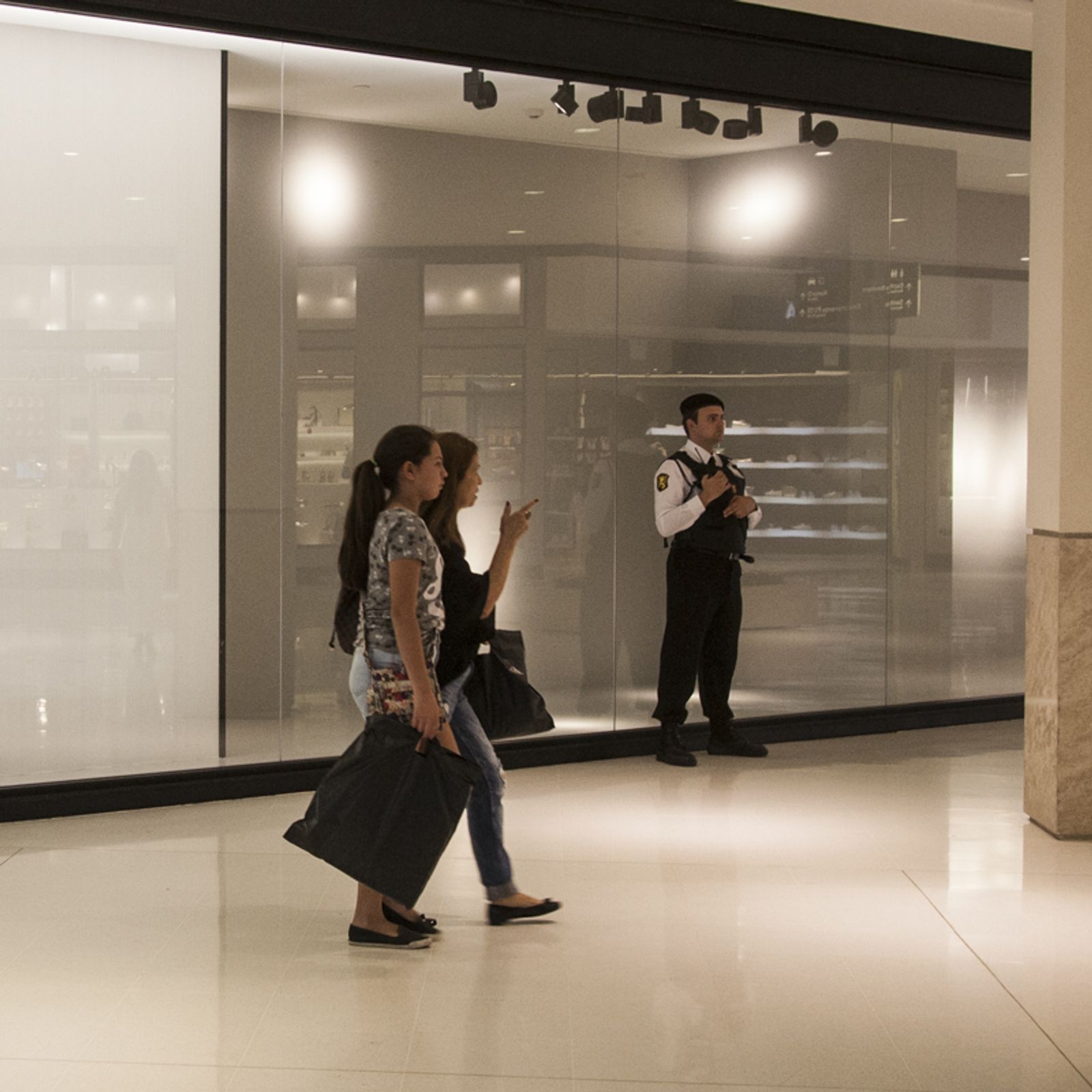 Within boundaries - PhMuseum