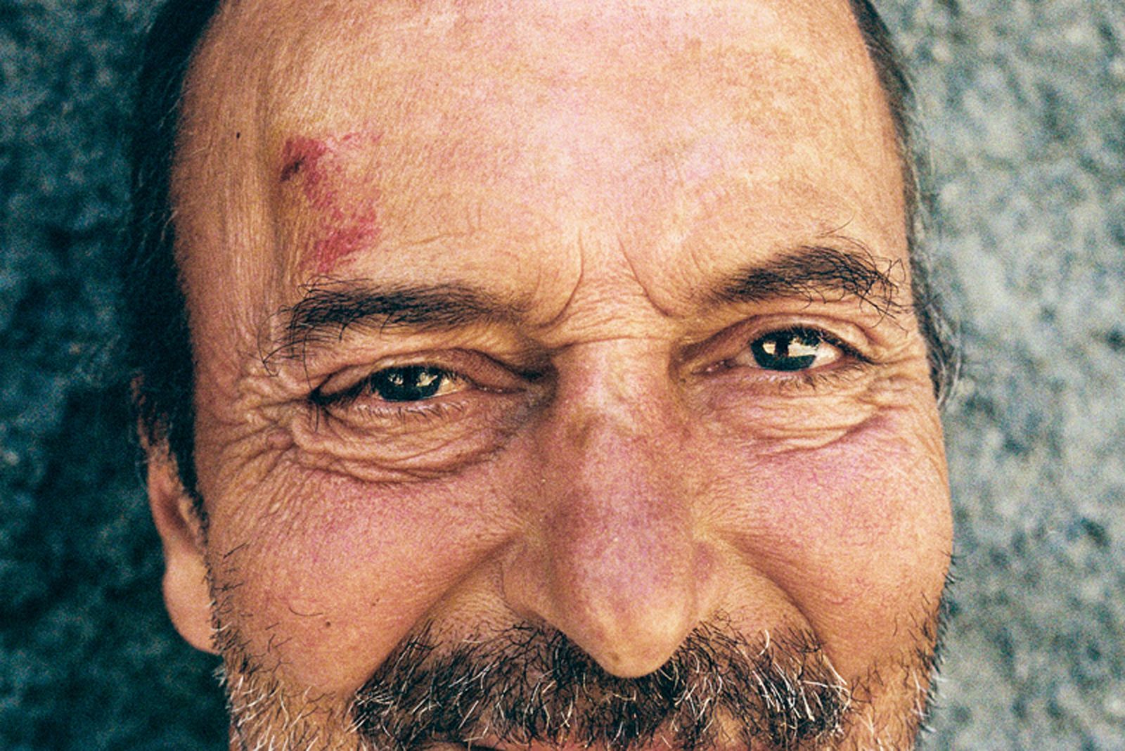 Familiar Outsider - PhMuseum