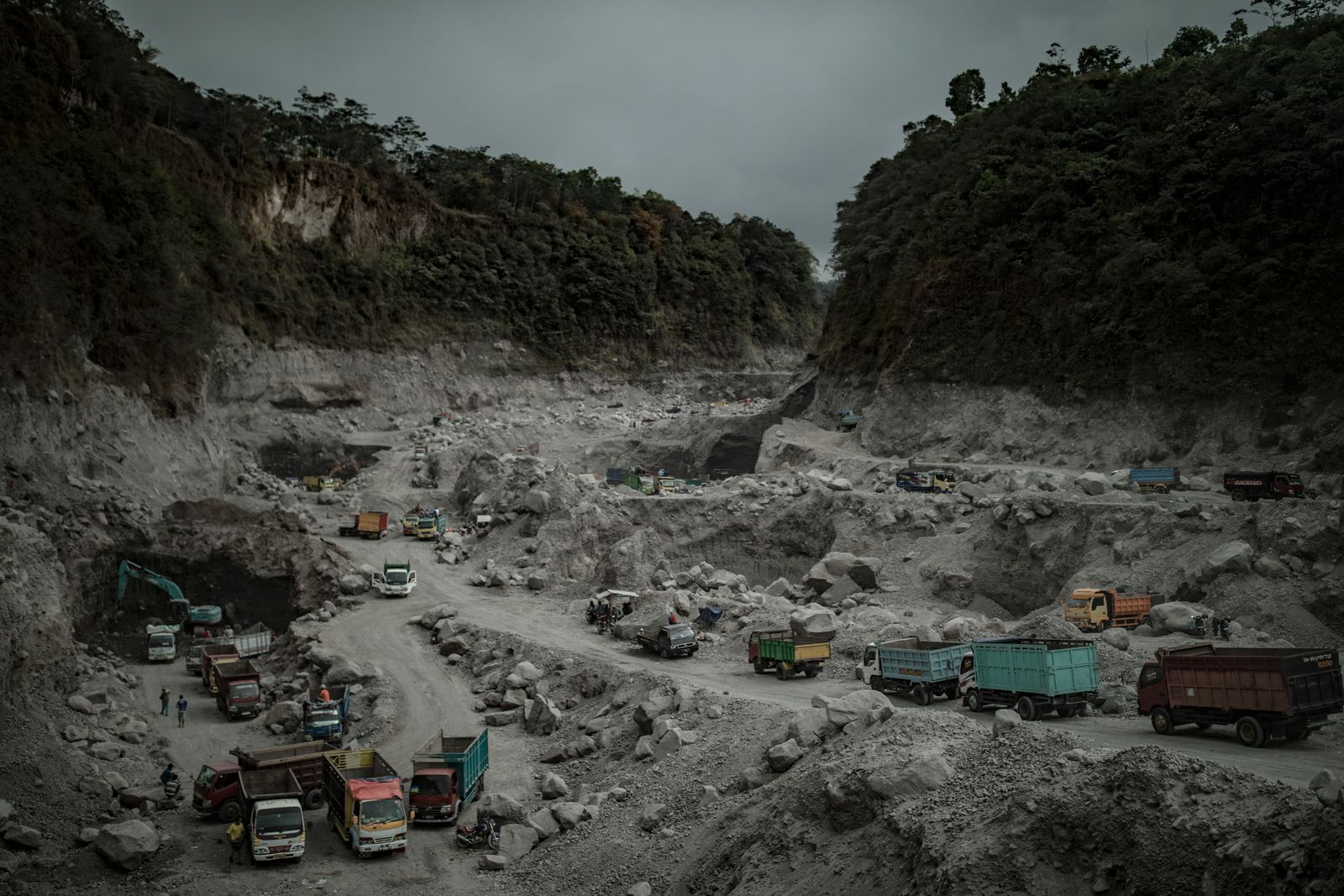 Covered In Ash - PhMuseum