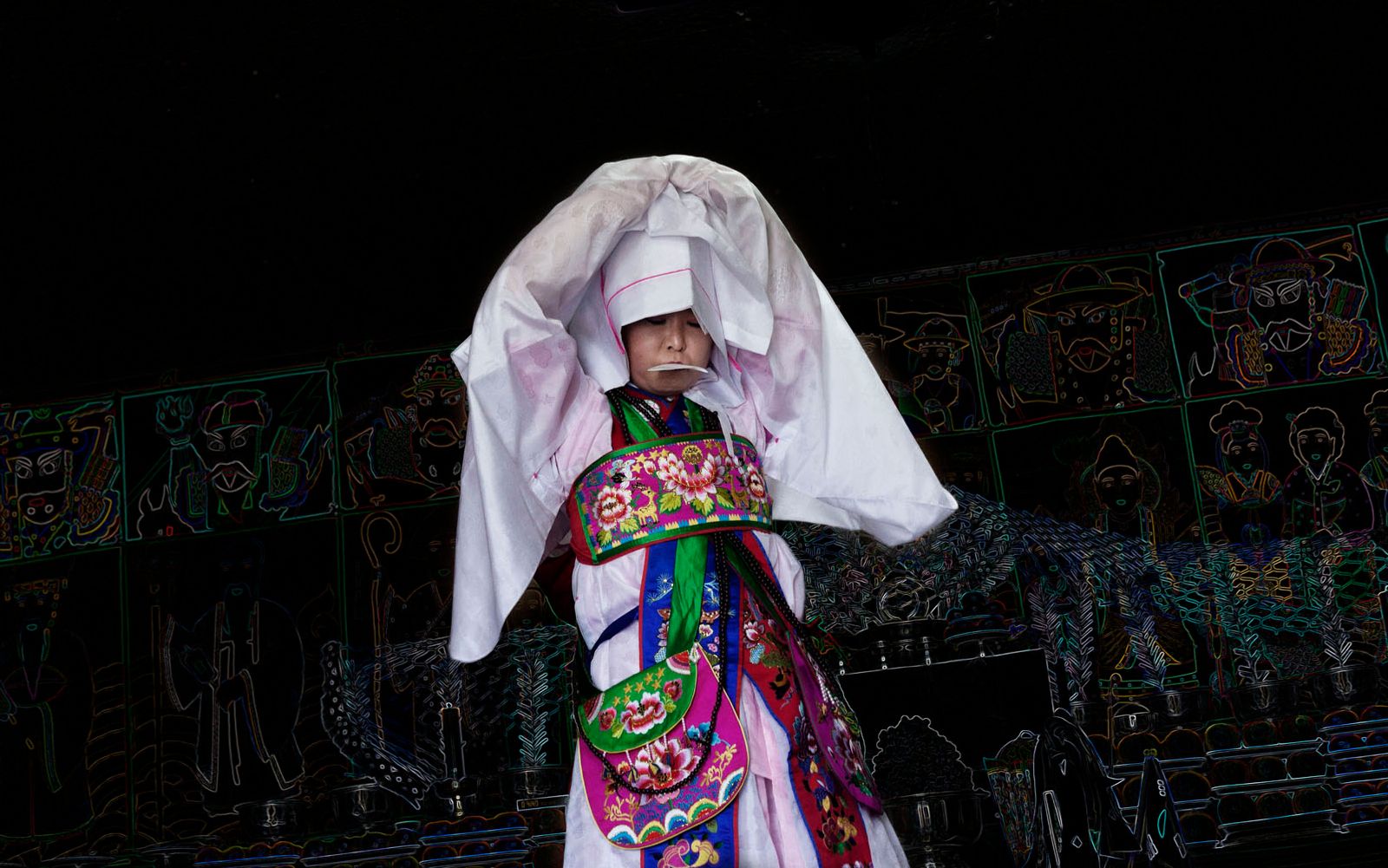 The Shaman with the Fan - PhMuseum