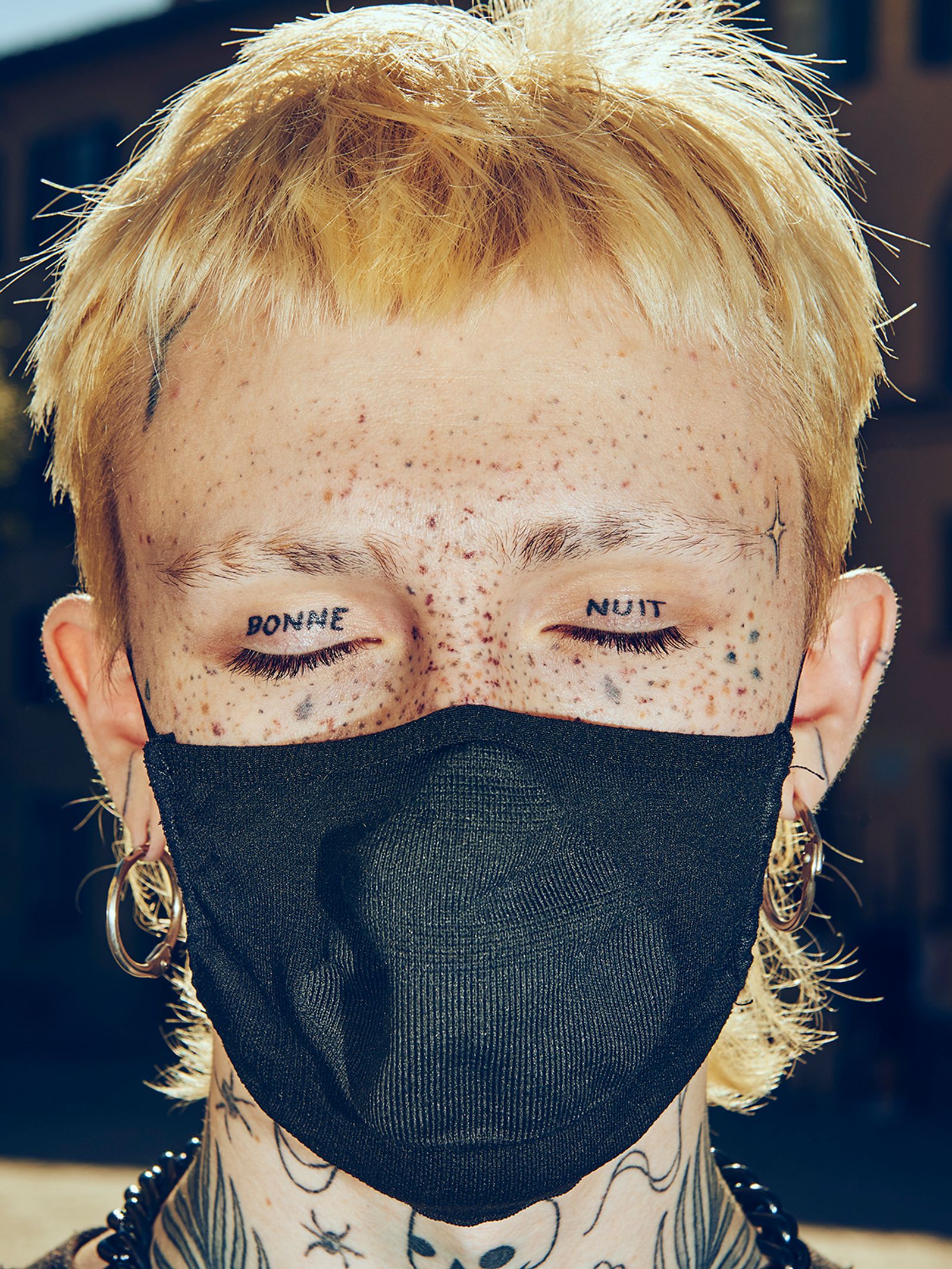 Covid19 face wear - PhMuseum