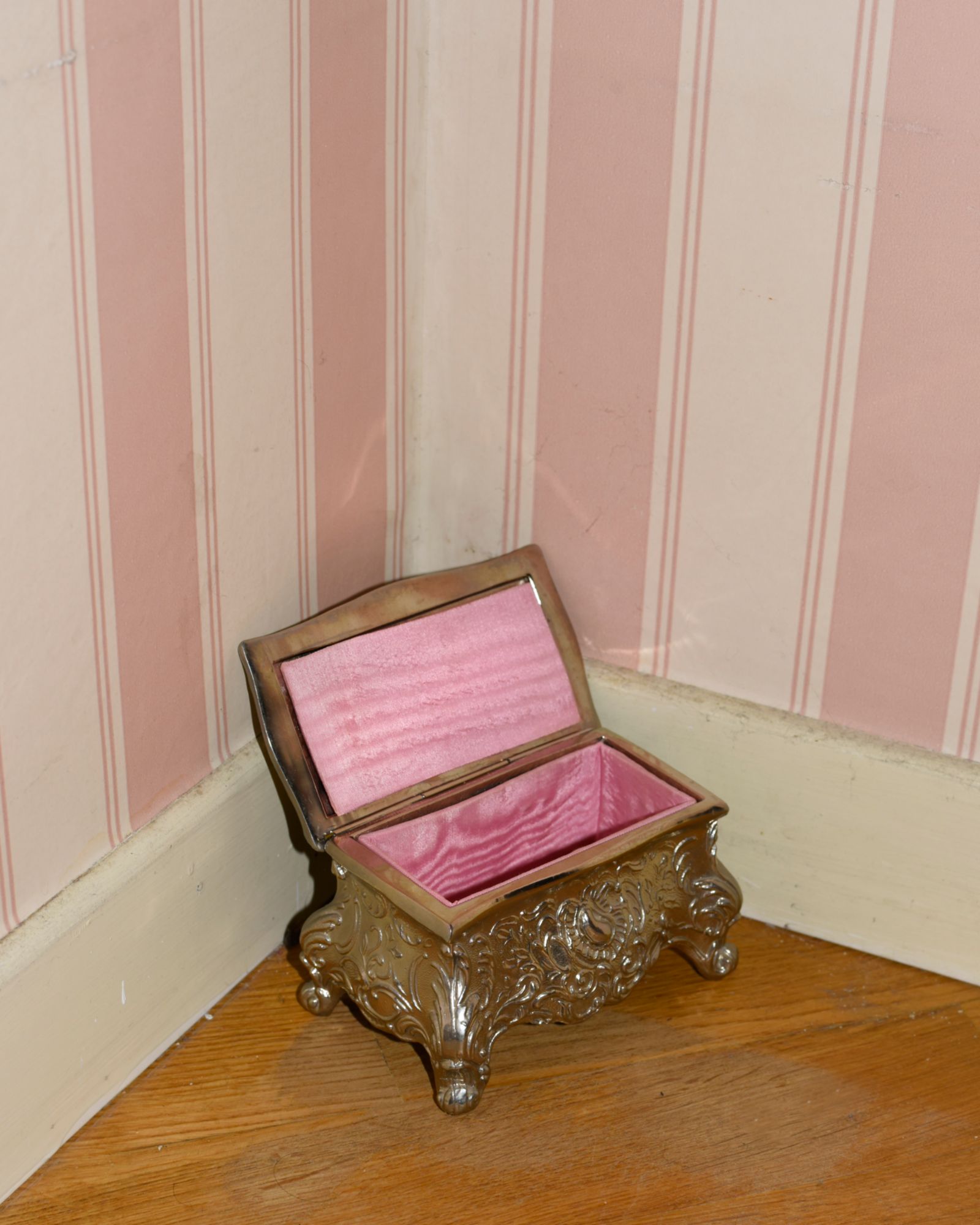 Familiar Things - PhMuseum